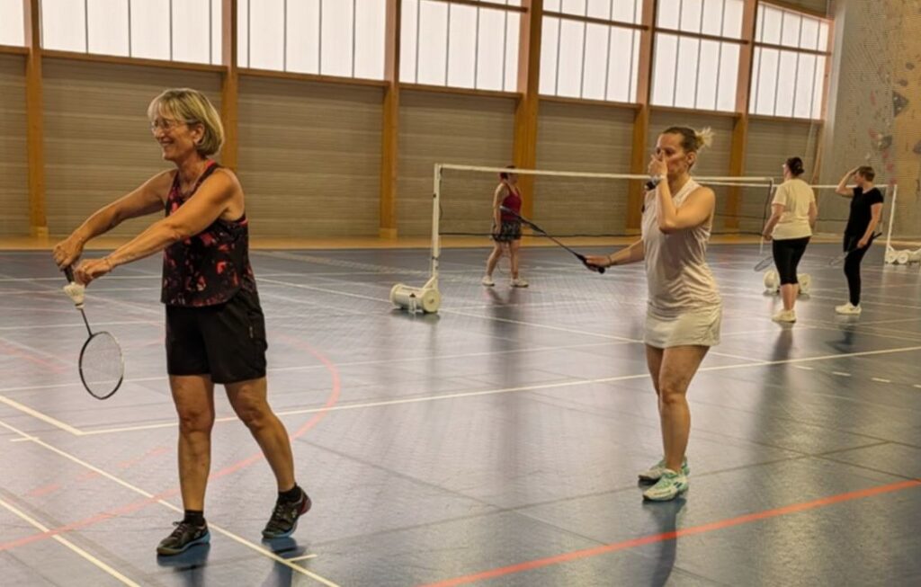 Jupettes et Smash : le badminton au féminin - Ville de Golbey
